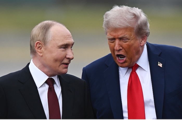 Russian leader Vladimir Putin and President Donald Trump on the tarmac ...