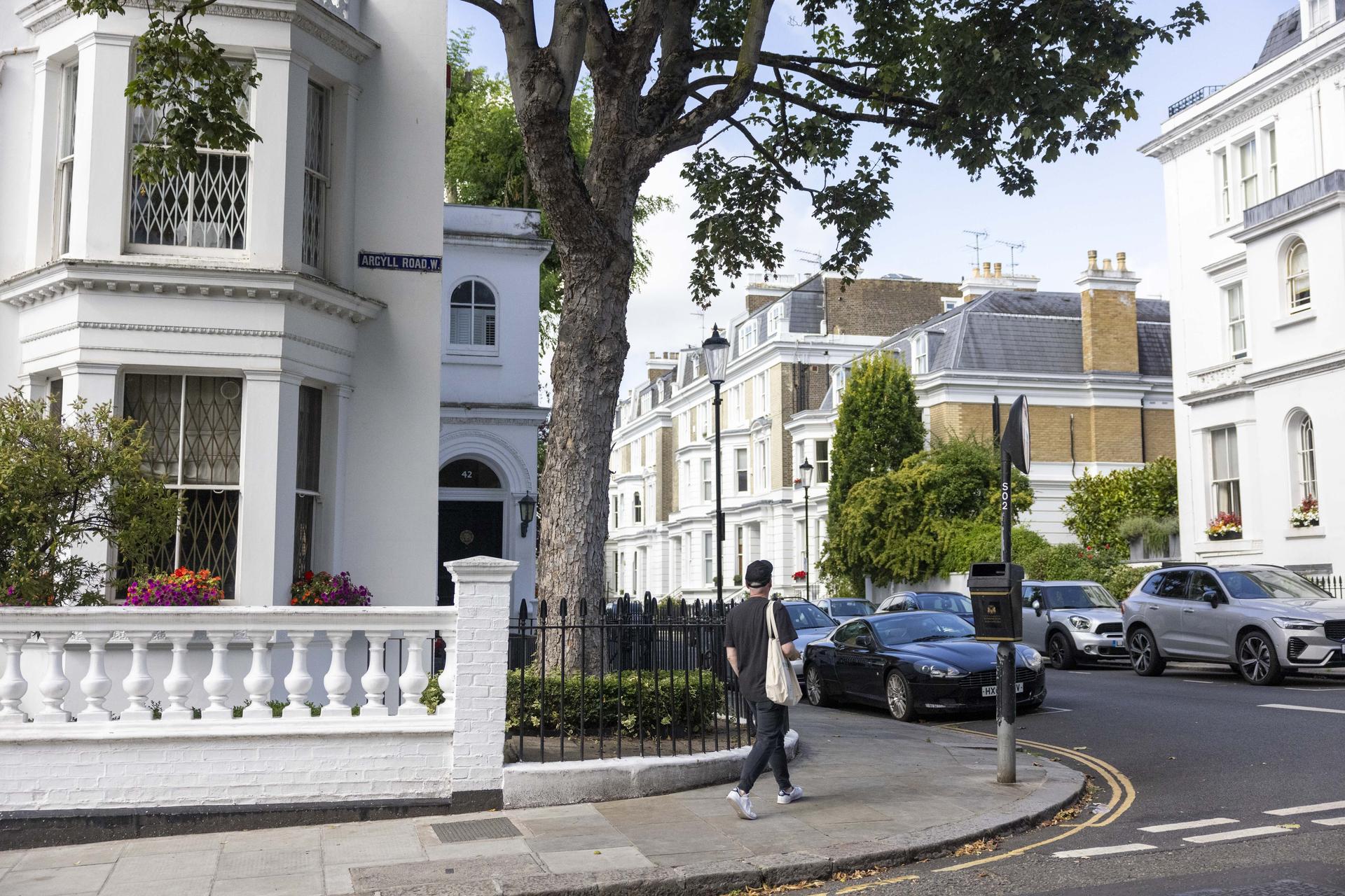 Luxury properties in the Kensington and Chelsea district of London, UK ...